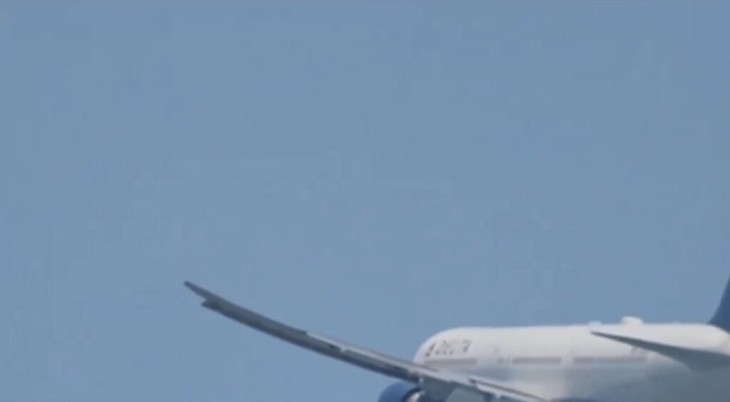 Delta 767 Engine Fire: Emergency Loop, Safe Return to LAX - Space Coast ...